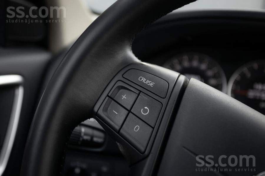 Black Volvo XC60 2012 in Jelgava, with an engine capacity of 2.00 L and mileage of 304 thousand km for 7000 €, photo 19 on AUTOMOTO.COM.LV