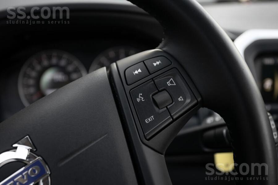 Black Volvo XC60 2012 in Jelgava, with an engine capacity of 2.00 L and mileage of 304 thousand km for 7000 €, photo 20 on AUTOMOTO.COM.LV