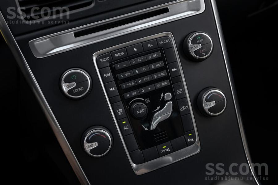 Black Volvo XC60 2012 in Jelgava, with an engine capacity of 2.00 L and mileage of 304 thousand km for 7000 €, photo 21 on AUTOMOTO.COM.LV