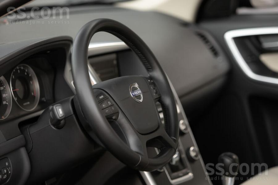 Black Volvo XC60 2012 in Jelgava, with an engine capacity of 2.00 L and mileage of 304 thousand km for 7000 €, photo 25 on AUTOMOTO.COM.LV