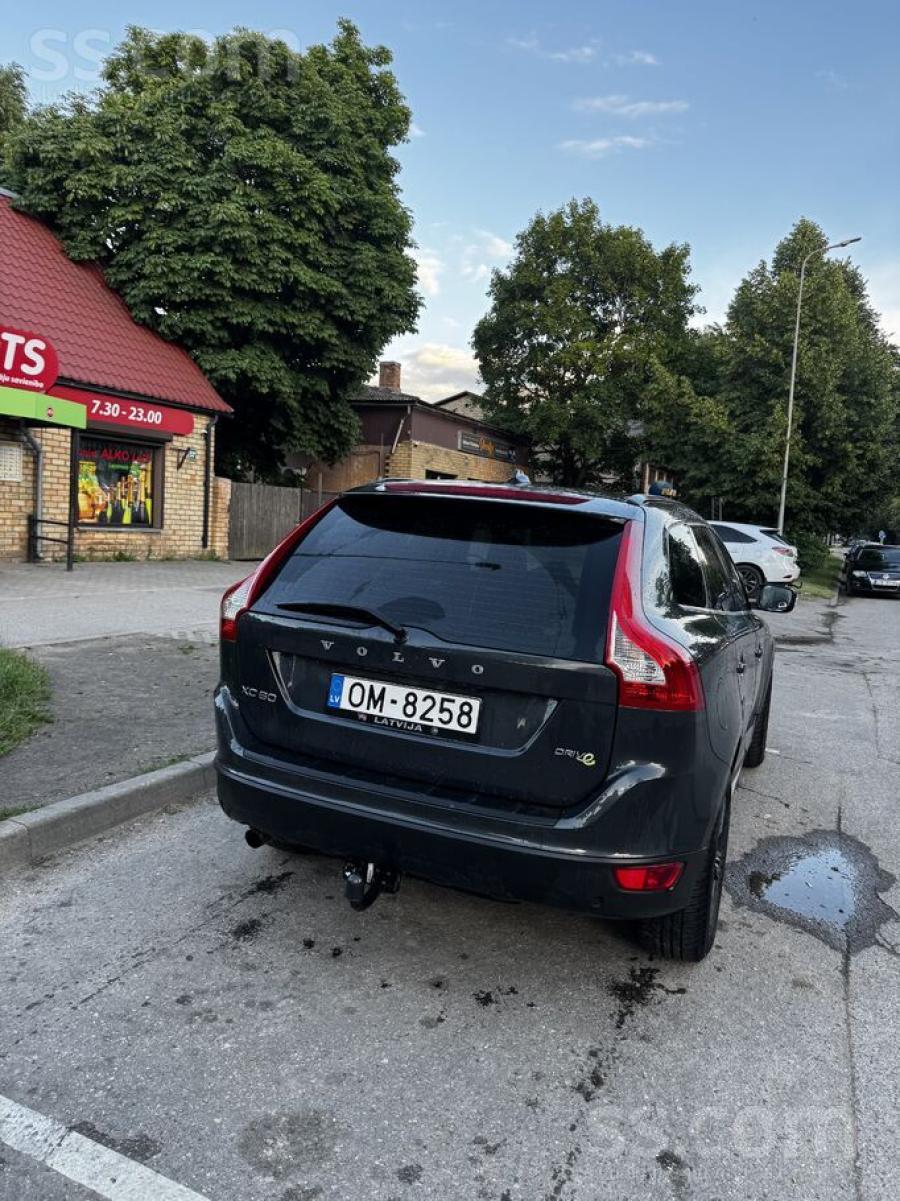 Melns Volvo XC60 2012 Liepāja, ar dzinēja tilpumu 2.00 L un nobraukumu 249 tūkst. km par 10500 €, foto 3 vietnē AUTOMOTO.COM.LV
