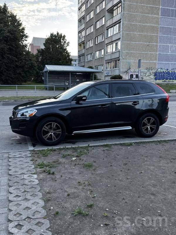Volvo XC60 2012 in Liepaja on AUTOMOTO.COM.LV Black Volvo XC60 2012 in Liepaja, with an engine capacity of 2.00 L and mileage of 249 thousand km for 10500 €, photo 5 on AUTOMOTO.COM.LV