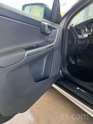 Melns Volvo XC60 2012 Liepāja, ar dzinēja tilpumu 2.00 L un nobraukumu 249 tūkst. km par 10500 €, foto 6 vietnē AUTOMOTO.COM.LV