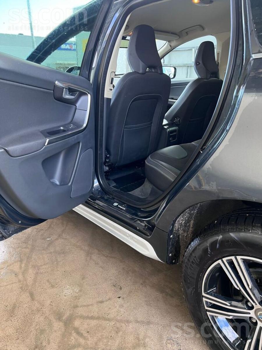 Melns Volvo XC60 2012 Liepāja, ar dzinēja tilpumu 2.00 L un nobraukumu 249 tūkst. km par 10500 €, foto 7 vietnē AUTOMOTO.COM.LV