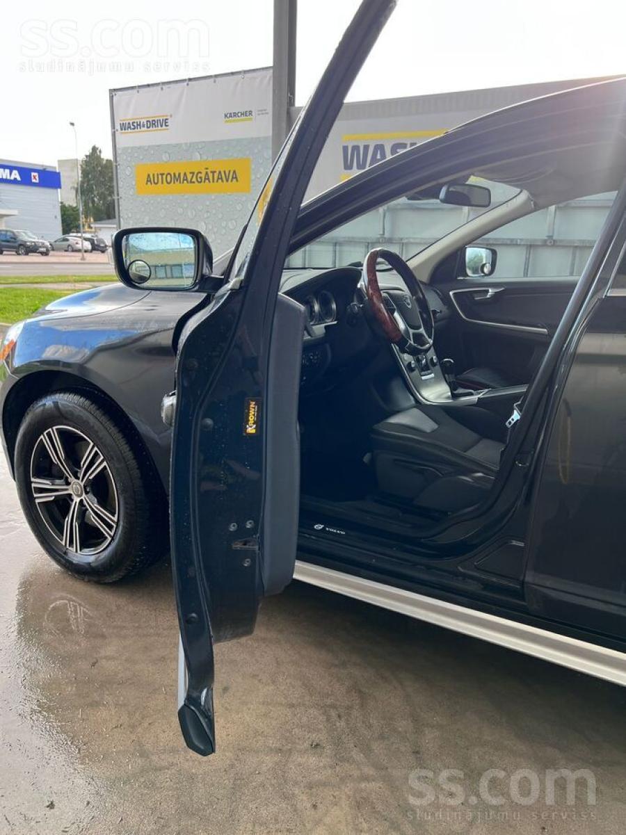 Melns Volvo XC60 2012 Liepāja, ar dzinēja tilpumu 2.00 L un nobraukumu 249 tūkst. km par 10500 €, foto 8 vietnē AUTOMOTO.COM.LV