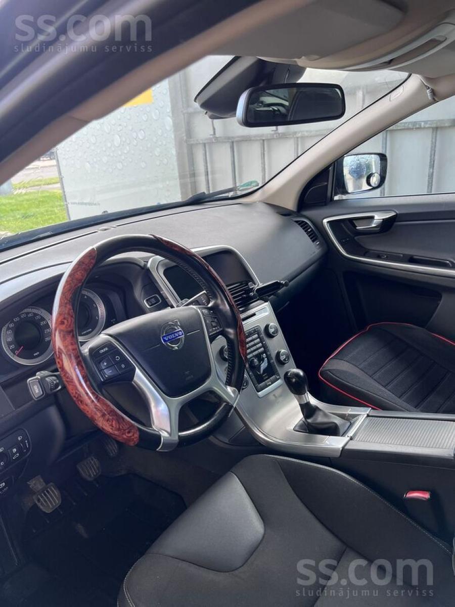 Melns Volvo XC60 2012 Liepāja, ar dzinēja tilpumu 2.00 L un nobraukumu 249 tūkst. km par 10500 €, foto 9 vietnē AUTOMOTO.COM.LV
