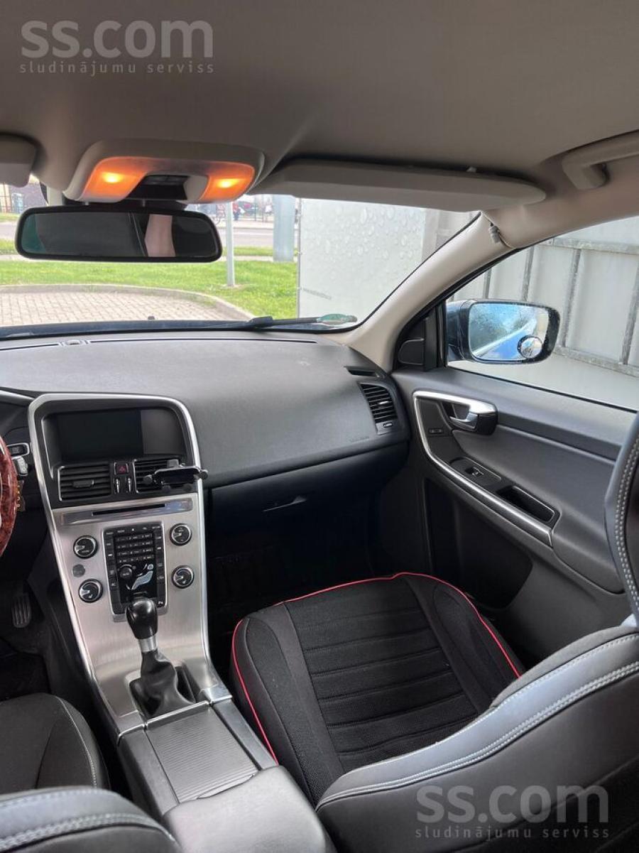 Melns Volvo XC60 2012 Liepāja, ar dzinēja tilpumu 2.00 L un nobraukumu 249 tūkst. km par 10500 €, foto 11 vietnē AUTOMOTO.COM.LV