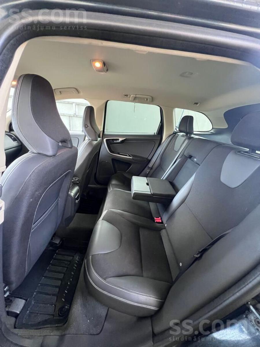 Melns Volvo XC60 2012 Liepāja, ar dzinēja tilpumu 2.00 L un nobraukumu 249 tūkst. km par 10500 €, foto 13 vietnē AUTOMOTO.COM.LV