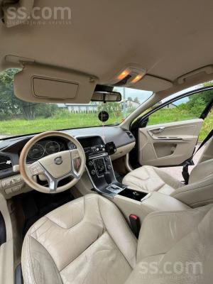 Melns Volvo XC60 2012 Dobele, ar dzinēja tilpumu 2.40 L un nobraukumu 393 tūkst. km par 8500 €, foto 1 vietnē AUTOMOTO.COM.LV