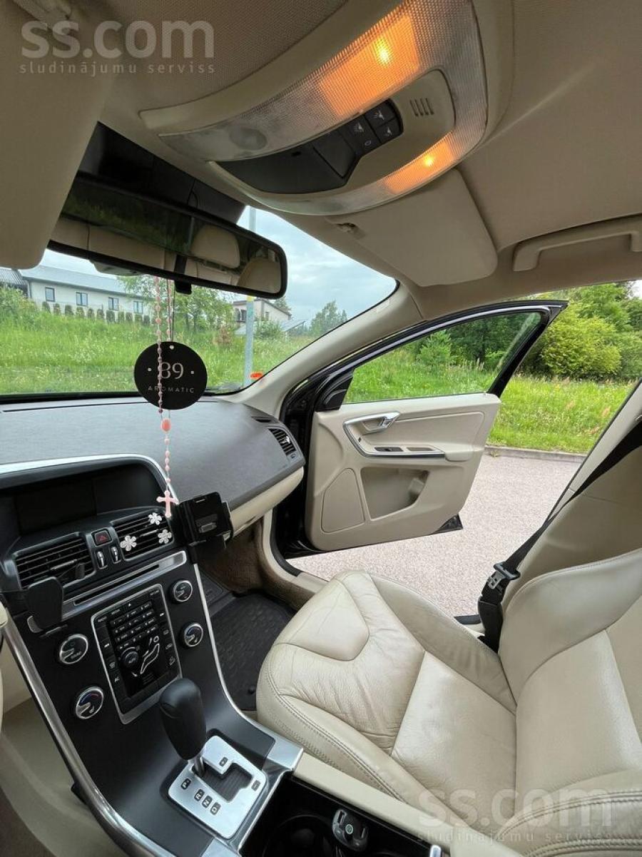 Melns Volvo XC60 2012 Dobele, ar dzinēja tilpumu 2.40 L un nobraukumu 393 tūkst. km par 8500 €, foto 5 vietnē AUTOMOTO.COM.LV