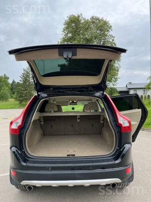 Melns Volvo XC60 2012 Dobele, ar dzinēja tilpumu 2.40 L un nobraukumu 393 tūkst. km par 8500 €, foto 6 vietnē AUTOMOTO.COM.LV
