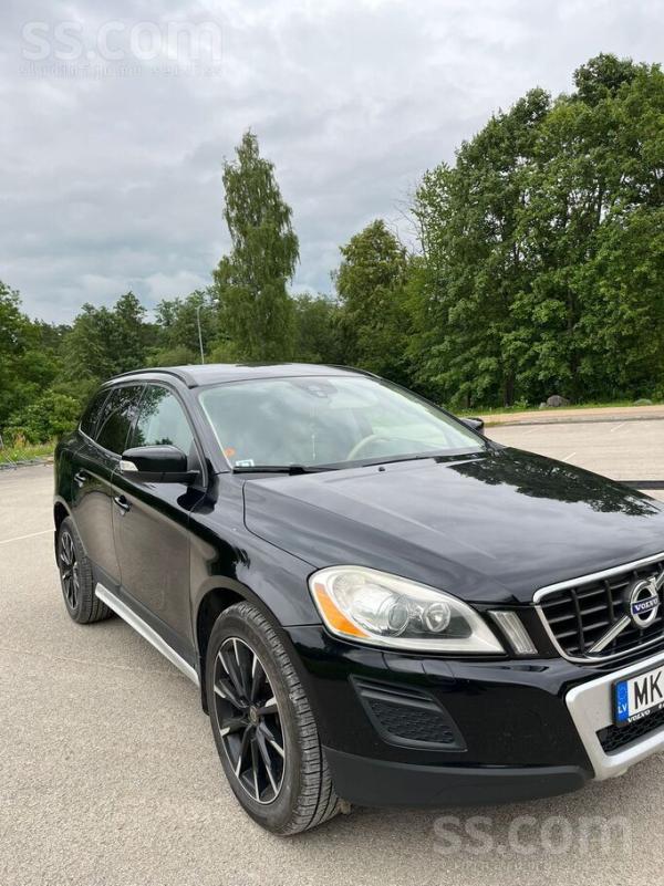 Melns Volvo XC60 2012 Dobele, ar dzinēja tilpumu 2.40 L un nobraukumu 393 tūkst. km par 8500 €, foto 10 vietnē AUTOMOTO.COM.LV