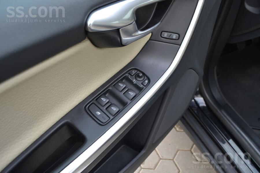 Melns Volvo XC60 2012 Rīga, ar dzinēja tilpumu 2.40 L un nobraukumu 296 tūkst. km par 9450 €, foto 14 vietnē AUTOMOTO.COM.LV