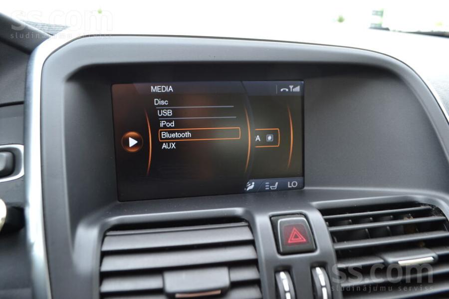 Melns Volvo XC60 2012 Rīga, ar dzinēja tilpumu 2.40 L un nobraukumu 296 tūkst. km par 9450 €, foto 18 vietnē AUTOMOTO.COM.LV