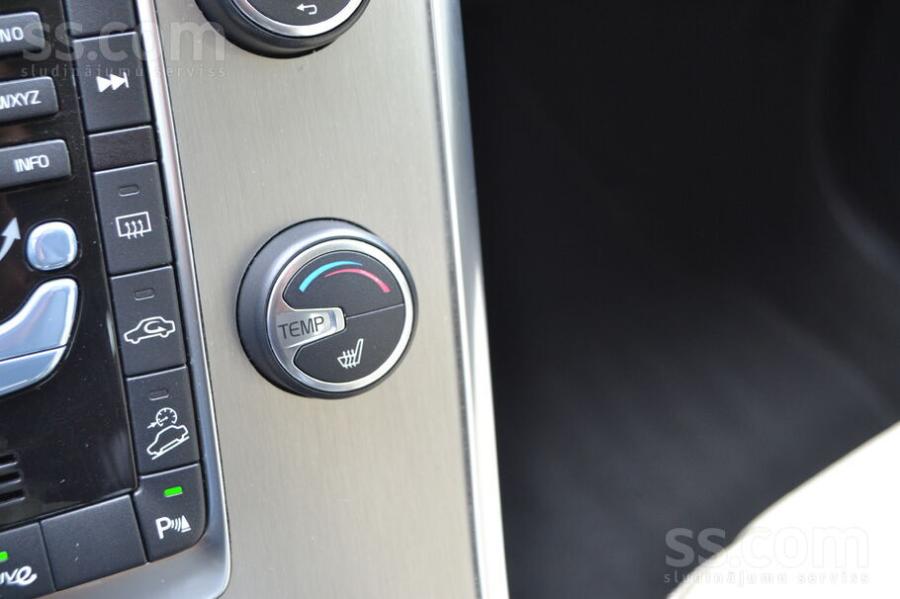 Melns Volvo XC60 2012 Rīga, ar dzinēja tilpumu 2.40 L un nobraukumu 296 tūkst. km par 9450 €, foto 23 vietnē AUTOMOTO.COM.LV
