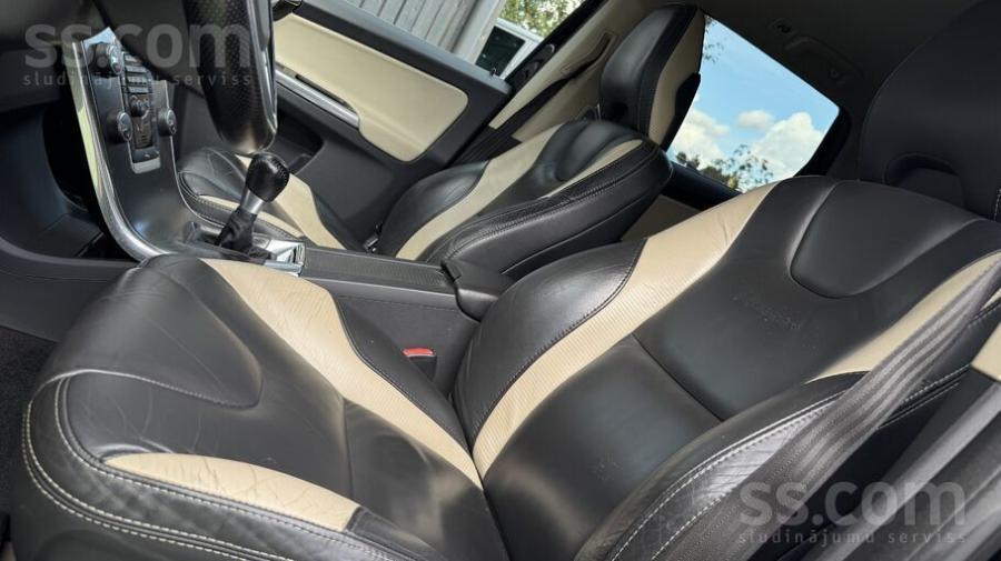 Melns Volvo XC60 2012 Rīga, ar dzinēja tilpumu 2.00 L un nobraukumu 285 tūkst. km par 7250 €, foto 9 vietnē AUTOMOTO.COM.LV