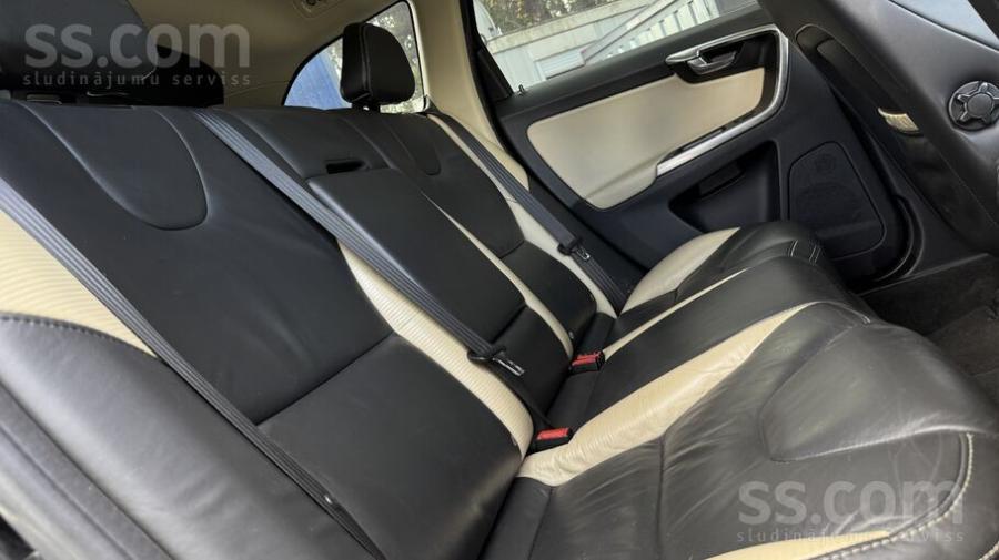 Melns Volvo XC60 2012 Rīga, ar dzinēja tilpumu 2.00 L un nobraukumu 285 tūkst. km par 7250 €, foto 11 vietnē AUTOMOTO.COM.LV