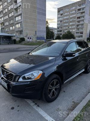 Black Volvo XC60 2012 in Liepaja, with an engine capacity of 2.00 L and mileage of 149 thousand km for 9500 €, photo 3 on AUTOMOTO.COM.LV