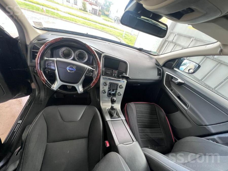 Black Volvo XC60 2012 in Liepaja, with an engine capacity of 2.00 L and mileage of 149 thousand km for 9500 €, photo 10 on AUTOMOTO.COM.LV