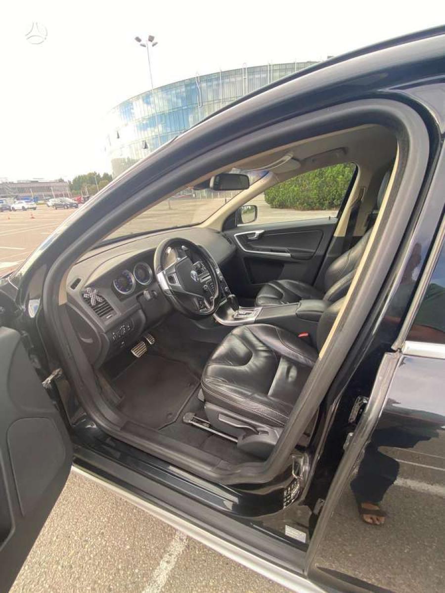 Melns Volvo XC60 2012 Šauļi, ar dzinēja tilpumu 2.40 L un nobraukumu 286 tūkst. km par 12500 €, foto 9 vietnē AUTOMOTO.COM.LV