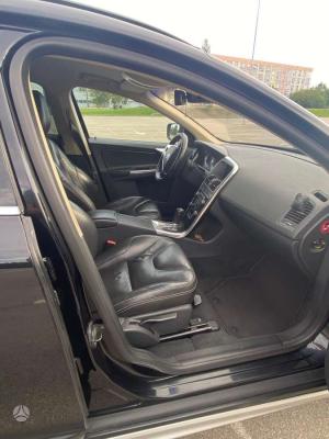 Melns Volvo XC60 2012 Šauļi, ar dzinēja tilpumu 2.40 L un nobraukumu 286 tūkst. km par 12500 €, foto 10 vietnē AUTOMOTO.COM.LV