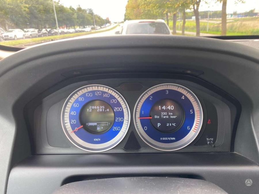 Melns Volvo XC60 2012 Šauļi, ar dzinēja tilpumu 2.40 L un nobraukumu 286 tūkst. km par 12500 €, foto 13 vietnē AUTOMOTO.COM.LV