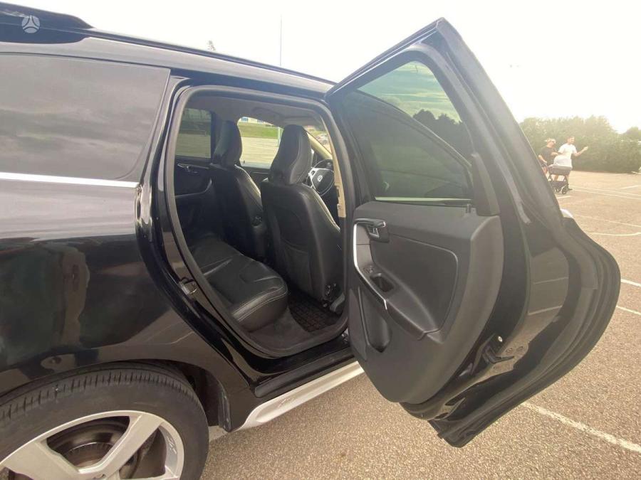 Melns Volvo XC60 2012 Šauļi, ar dzinēja tilpumu 2.40 L un nobraukumu 286 tūkst. km par 12500 €, foto 16 vietnē AUTOMOTO.COM.LV