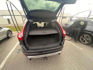 Melns Volvo XC60 2012 Šauļi, ar dzinēja tilpumu 2.40 L un nobraukumu 286 tūkst. km par 12500 €, foto 17 vietnē AUTOMOTO.COM.LV