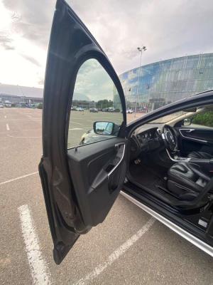 Melns Volvo XC60 2012 Šauļi, ar dzinēja tilpumu 2.40 L un nobraukumu 286 tūkst. km par 12500 €, foto 19 vietnē AUTOMOTO.COM.LV