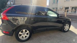 Black Volvo XC60 2012 in Vilnius, with an engine capacity of 1.98 L and mileage of 466 thousand km for 5800 €, photo 5 on AUTOMOTO.COM.LV