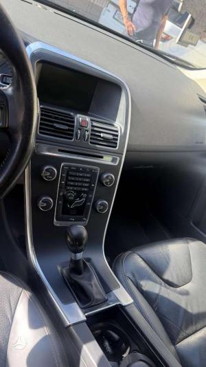Black Volvo XC60 2012 in Vilnius, with an engine capacity of 1.98 L and mileage of 466 thousand km for 5800 €, photo 6 on AUTOMOTO.COM.LV