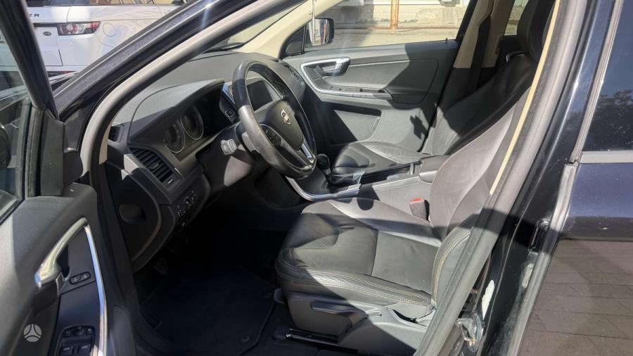 Black Volvo XC60 2012 in Vilnius, with an engine capacity of 1.98 L and mileage of 466 thousand km for 5800 €, photo 9 on AUTOMOTO.COM.LV