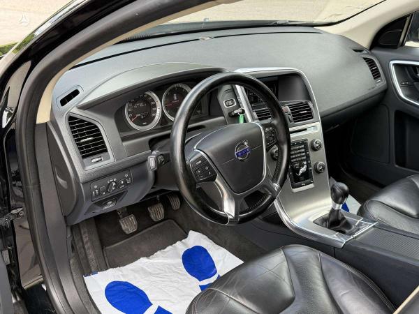 Black Volvo XC60 2012 in Raseiniai, with an engine capacity of 1.98 L and mileage of 282 thousand km for 7300 €, photo 11 on AUTOMOTO.COM.LV