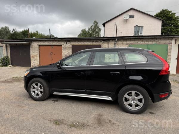 Black Volvo XC60 2012 in Riga, with an engine capacity of 2.40 L and mileage of 306 thousand km for 10300 €, photo 4 on AUTOMOTO.COM.LV