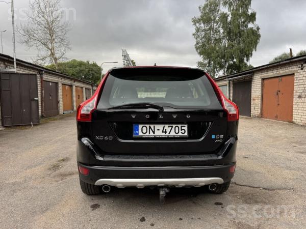 Black Volvo XC60 2012 in Riga, with an engine capacity of 2.40 L and mileage of 306 thousand km for 10300 €, photo 5 on AUTOMOTO.COM.LV