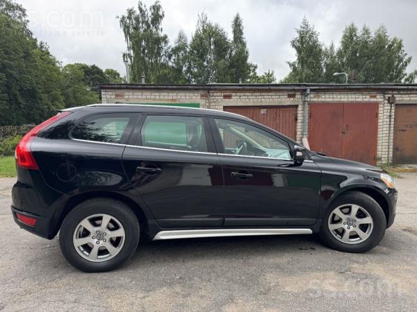 Black Volvo XC60 2012 in Riga, with an engine capacity of 2.40 L and mileage of 306 thousand km for 10300 €, photo 7 on AUTOMOTO.COM.LV
