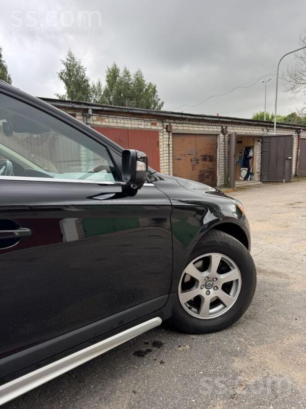 Black Volvo XC60 2012 in Riga, with an engine capacity of 2.40 L and mileage of 306 thousand km for 10300 €, photo 8 on AUTOMOTO.COM.LV
