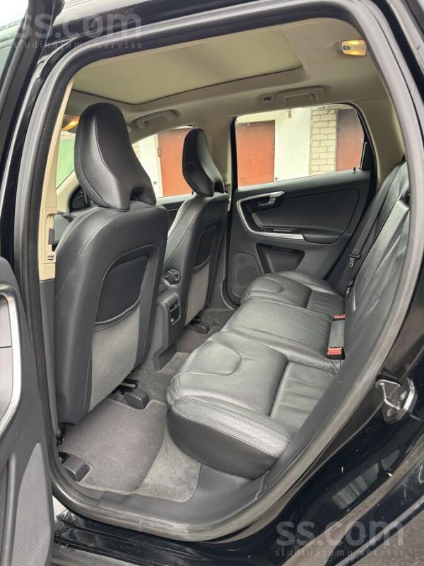 Black Volvo XC60 2012 in Riga, with an engine capacity of 2.40 L and mileage of 306 thousand km for 10300 €, photo 11 on AUTOMOTO.COM.LV