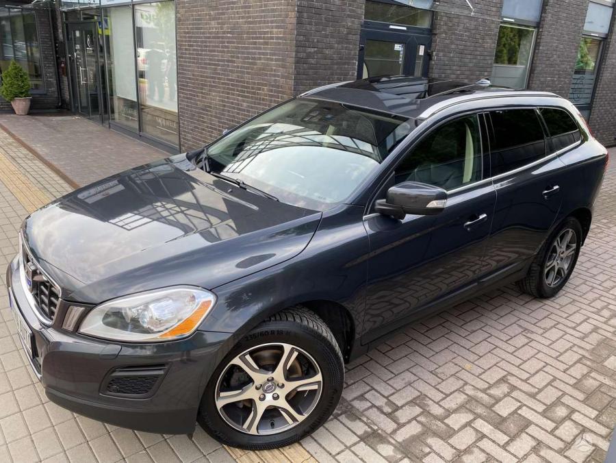 Black Volvo XC60 2012 in Marijampole, with an engine capacity of 2.40 L and mileage of 245 thousand km for 11450 €, photo 8 on AUTOMOTO.COM.LV