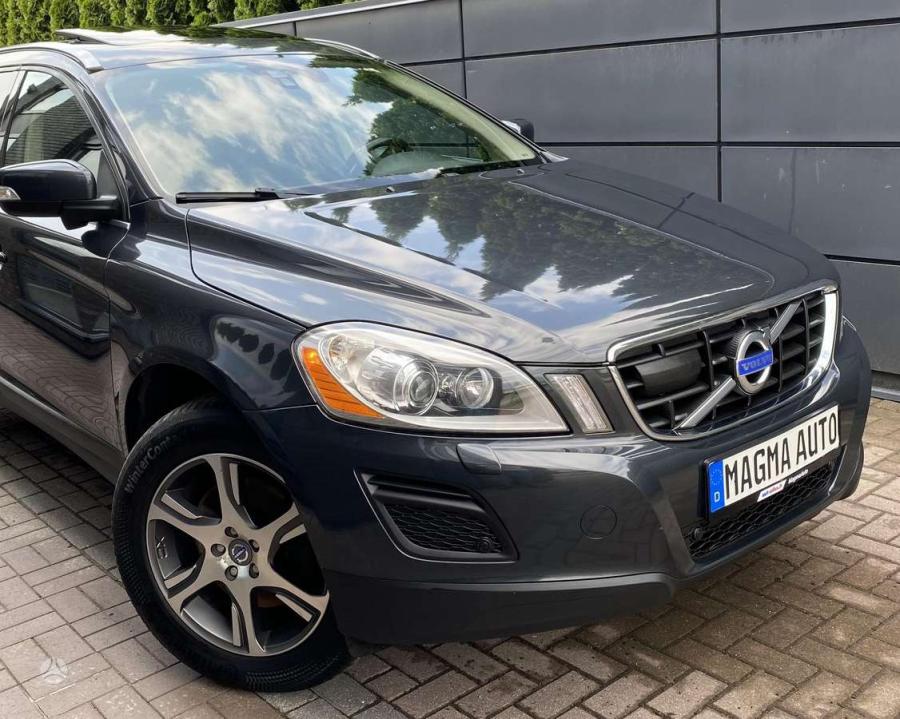 Black Volvo XC60 2012 in Marijampole, with an engine capacity of 2.40 L and mileage of 245 thousand km for 11450 €, photo 12 on AUTOMOTO.COM.LV