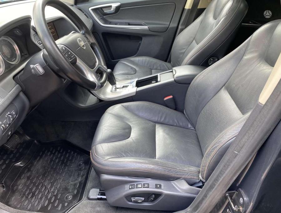 Black Volvo XC60 2012 in Marijampole, with an engine capacity of 2.40 L and mileage of 245 thousand km for 11450 €, photo 24 on AUTOMOTO.COM.LV