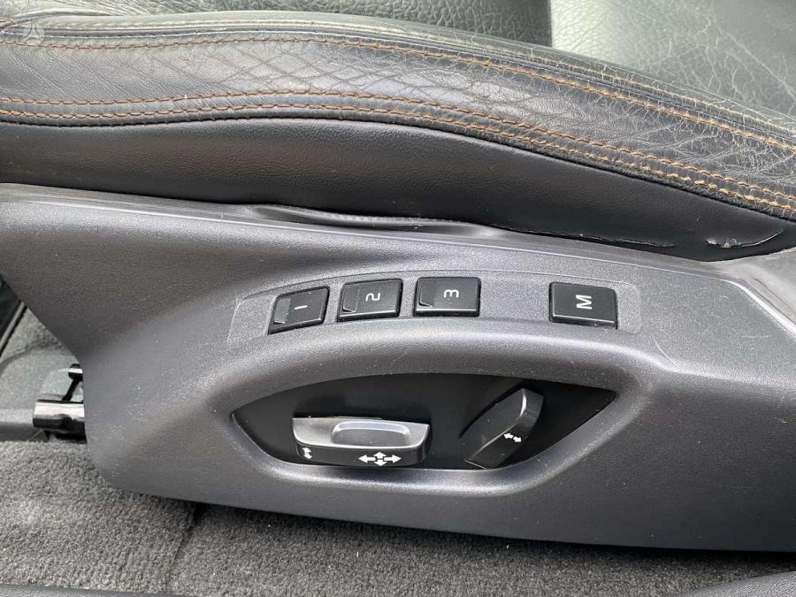Black Volvo XC60 2012 in Marijampole, with an engine capacity of 2.40 L and mileage of 245 thousand km for 11450 €, photo 25 on AUTOMOTO.COM.LV