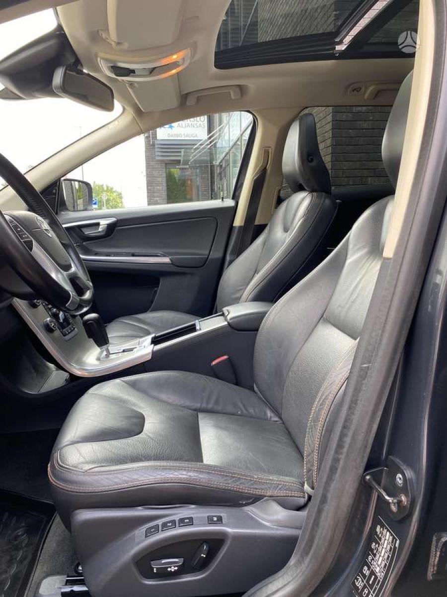 Black Volvo XC60 2012 in Marijampole, with an engine capacity of 2.40 L and mileage of 245 thousand km for 11450 €, photo 26 on AUTOMOTO.COM.LV