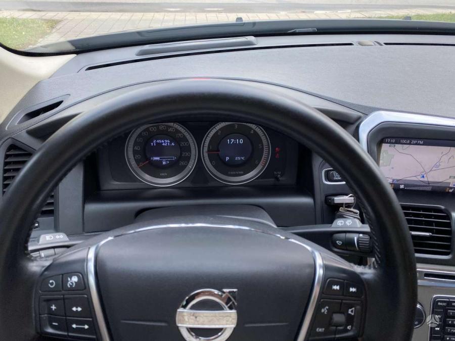 Black Volvo XC60 2012 in Marijampole, with an engine capacity of 2.40 L and mileage of 245 thousand km for 11450 €, photo 30 on AUTOMOTO.COM.LV