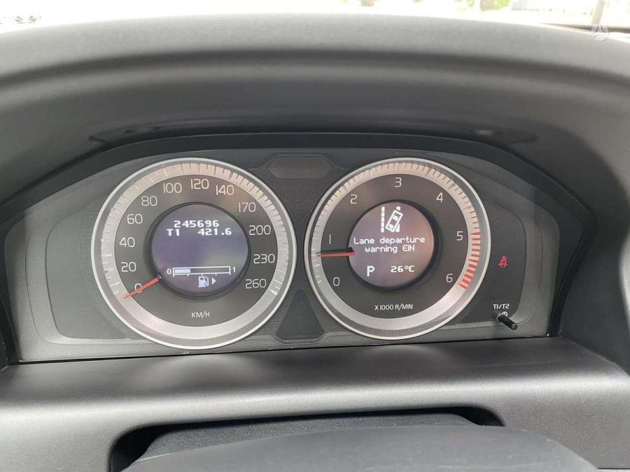 Black Volvo XC60 2012 in Marijampole, with an engine capacity of 2.40 L and mileage of 245 thousand km for 11450 €, photo 41 on AUTOMOTO.COM.LV