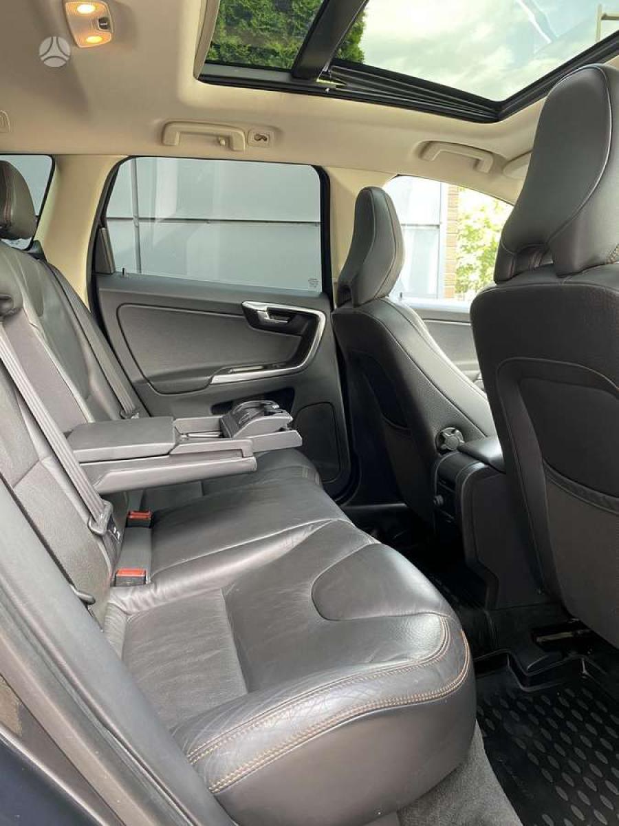 Black Volvo XC60 2012 in Marijampole, with an engine capacity of 2.40 L and mileage of 245 thousand km for 11450 €, photo 48 on AUTOMOTO.COM.LV