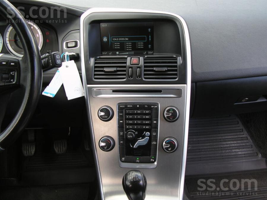 Black Volvo XC60 2012 in Riga, with an engine capacity of 2.00 L and mileage of 0 thousand km for 10750 €, photo 16 on AUTOMOTO.COM.LV