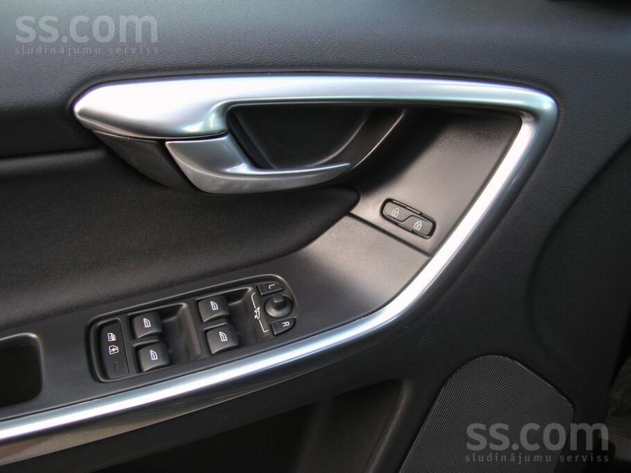 Black Volvo XC60 2012 in Riga, with an engine capacity of 2.00 L and mileage of 0 thousand km for 10750 €, photo 19 on AUTOMOTO.COM.LV