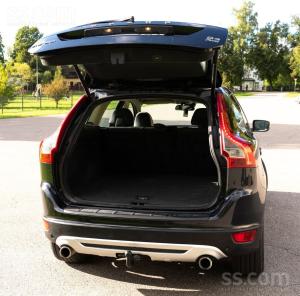 Black Volvo XC60 2012 in Valmiera, with an engine capacity of 2.40 L and mileage of 273 thousand km for 9900 €, photo 8 on AUTOMOTO.COM.LV