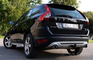 Black Volvo XC60 2012 in Valmiera, with an engine capacity of 2.40 L and mileage of 273 thousand km for 9900 €, photo 10 on AUTOMOTO.COM.LV